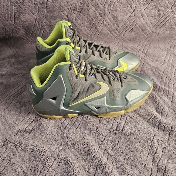 Nike | Shoes | Nike Air Lebron James Xi Youth Sz 7y Dark Green Neon ...